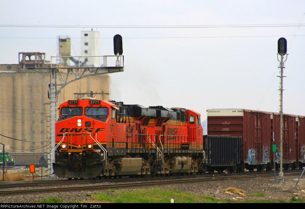 BNSF 5777